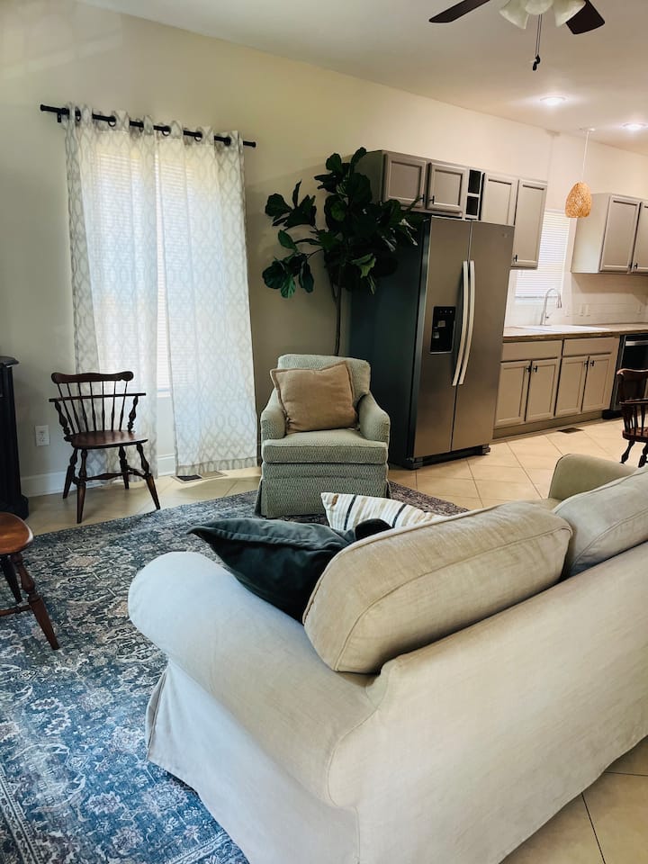Walk-to-town Cottage - Mooresville, NC