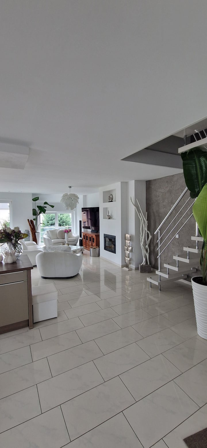 Moderne Wohnung Im 1. Stock Einer Doppelhaushälte - Offenbach am Main