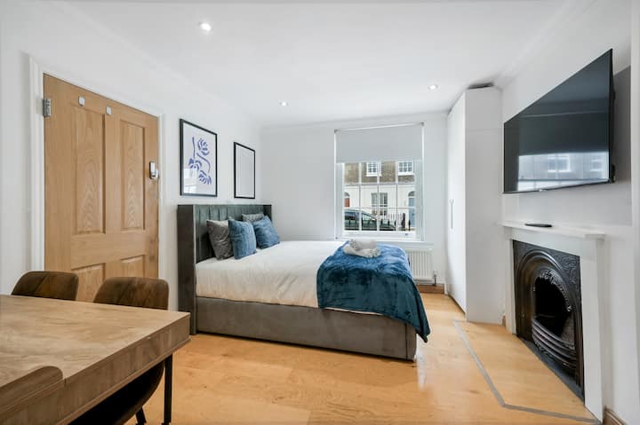 Bright Studio With King Size Bed In Central London - London Euston station