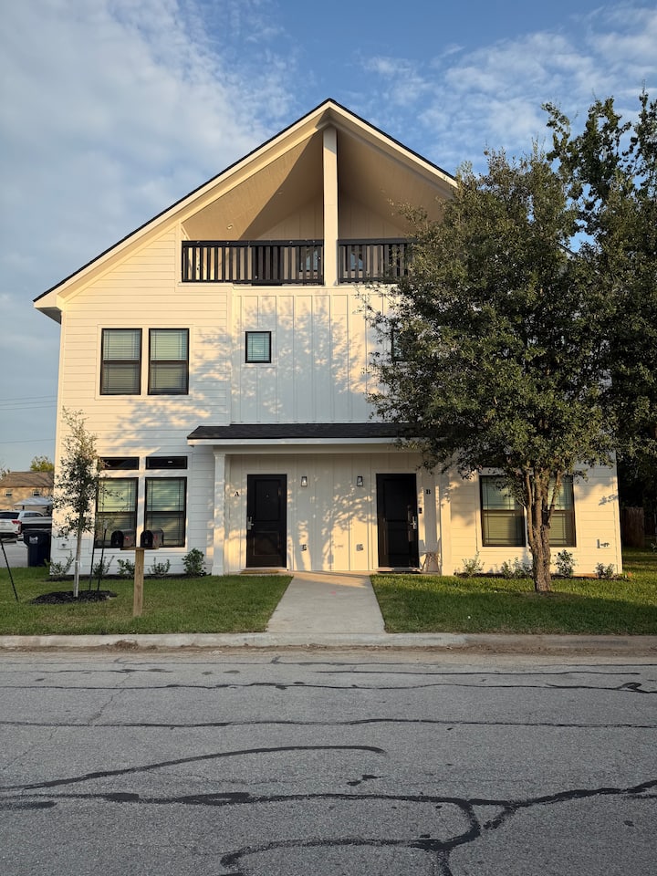 The Fidelity Manor - Bryan