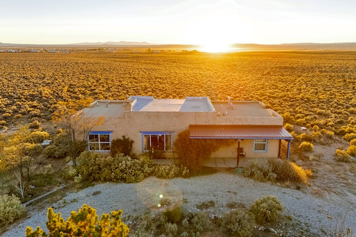 Pet Friendly Adobe Sleeps 8. Views/ Fall Specials - Taos, NM