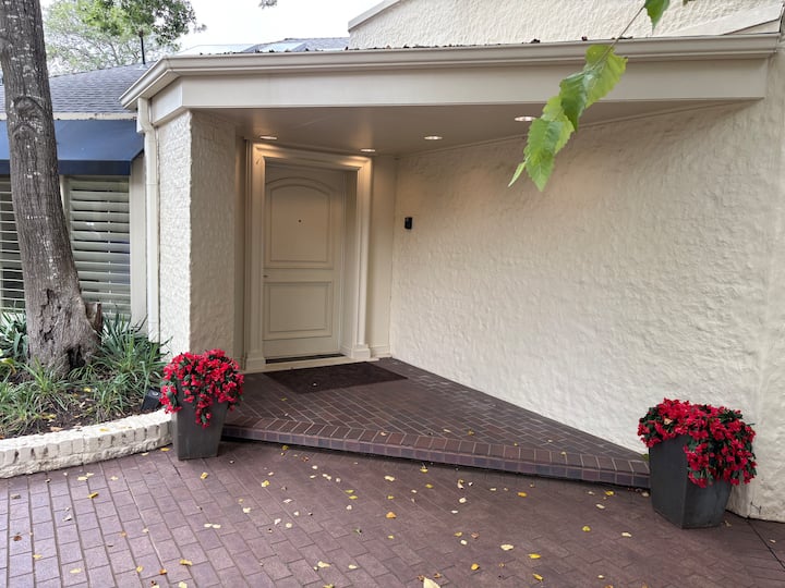 Sleeps 11, 5 Ensuites, Pool & Grill! Pets Welcome! - Norman, OK