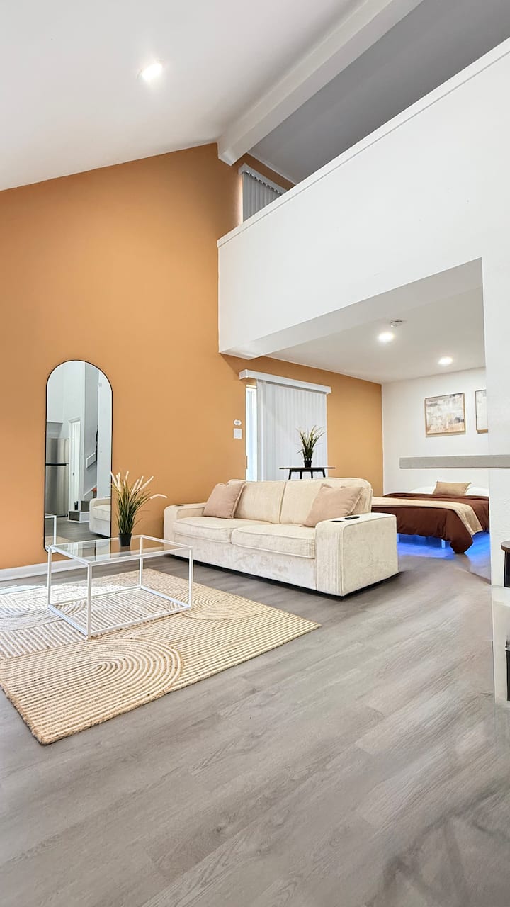 • Lofty Vibes In Dallas | Near Love Field Airport - Dallas, TX