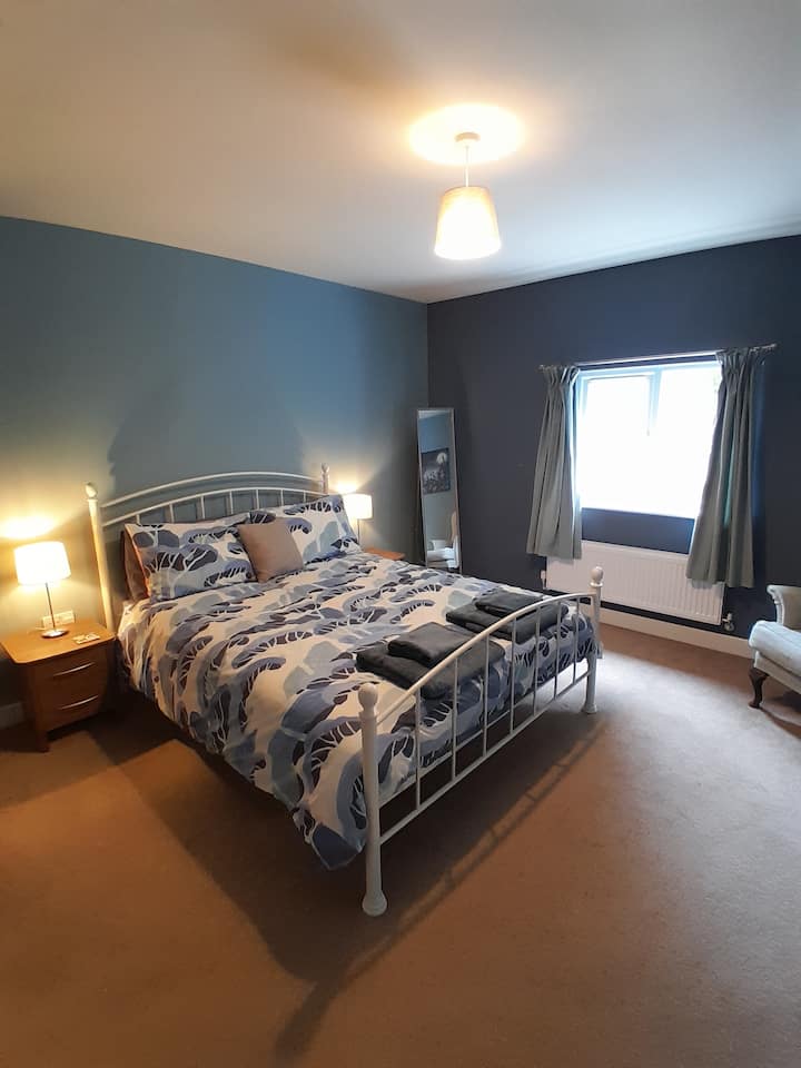 Entire House With Gated Parking - Hereford
