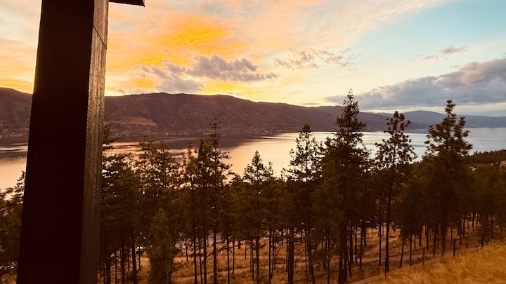 Private 2-bedroom Lakeview Guest Suite W/ Terrace - Kelowna
