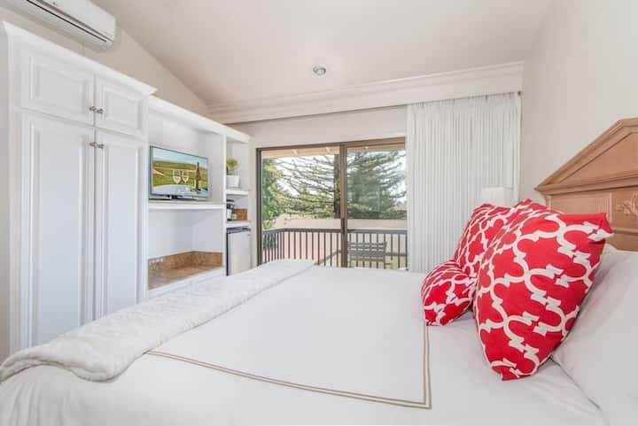 Charming Napa Retreat | Walk To Wineries & Dining - Napa, CA