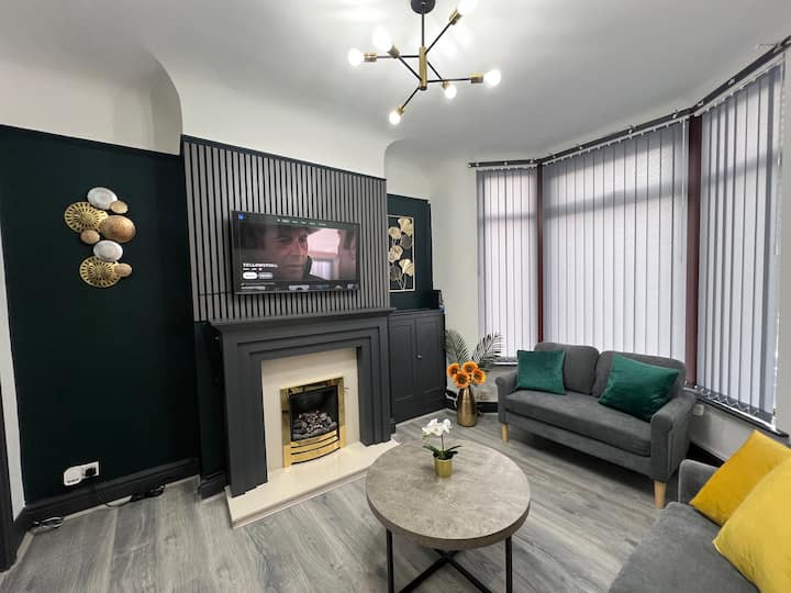 Entire House Close 2 Lfc *Free Parking & No Party* - Cheshire