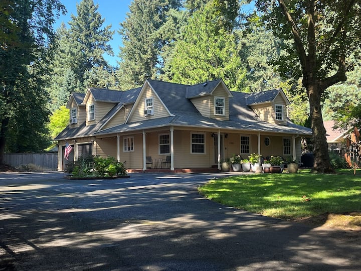 Beautiful Gated Forested Home By Bridgeport Mall. - Wilsonville, OR