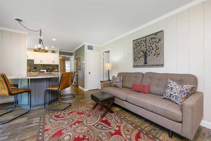 Elegant Napa Retreat | Luxe Beds & Prime Location - Napa, CA