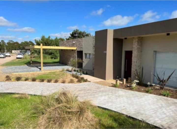 Casa Minimalista Costa Esmeralda - Mar de Ajó