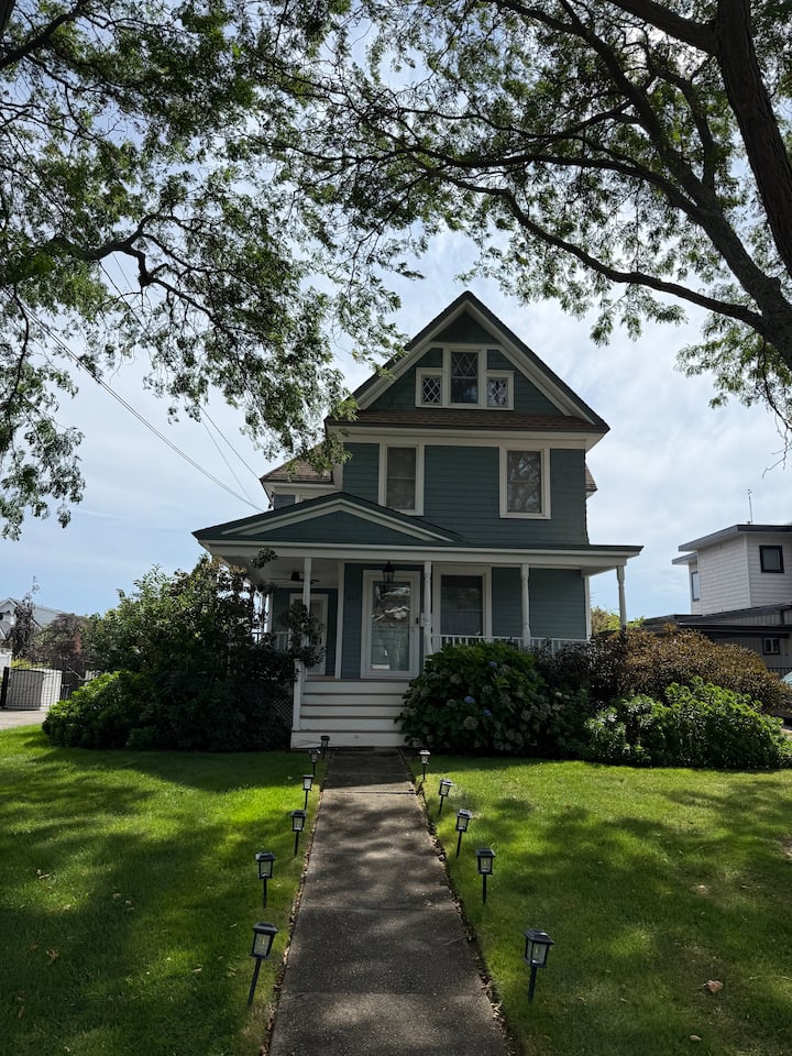 Historic Waterfront Home - 15 Min From Ryder Cup - Massapequa, NY