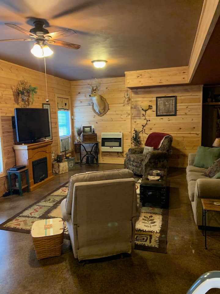 Cabin Themed Basement Apartment - Athens, GA