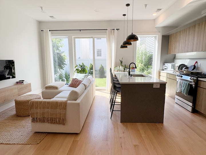 2 Bed 2 Bath Oasis W/ Private Yard - 15 Min To Nyc - Jersey City