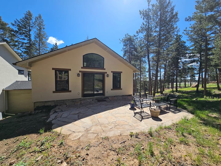 Cozy Foothills Escape - Morrison, CO