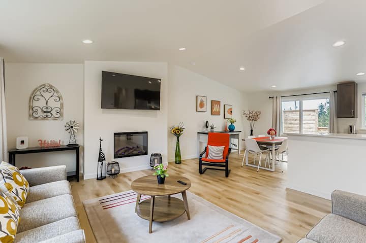 Spacious Seattle Stay: Near Lightrail, Uw &Parking - Seattle, WA