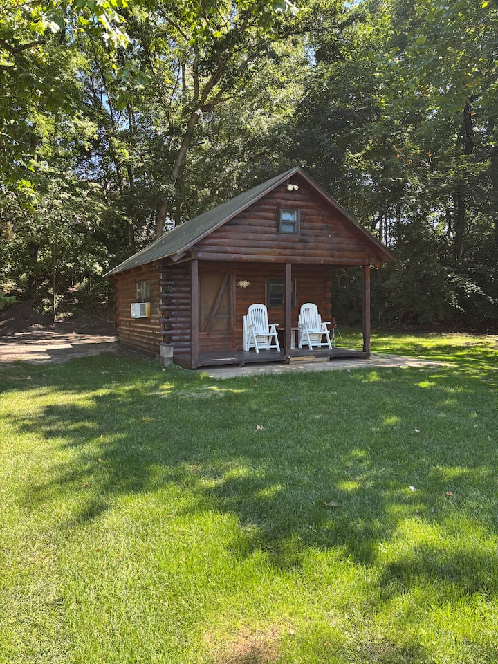 Chickadee’s Cabin - Middlebury, IN