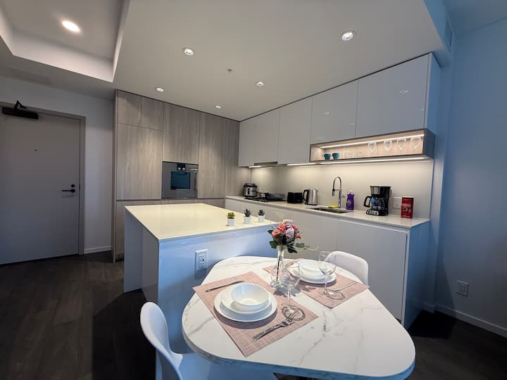 Richmond New 2br&2bt Condo Center - 列治文