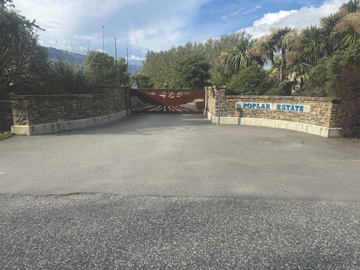 Poplar Estate Cottage Luxury Retreat Central Otago - Snow Farm NZ