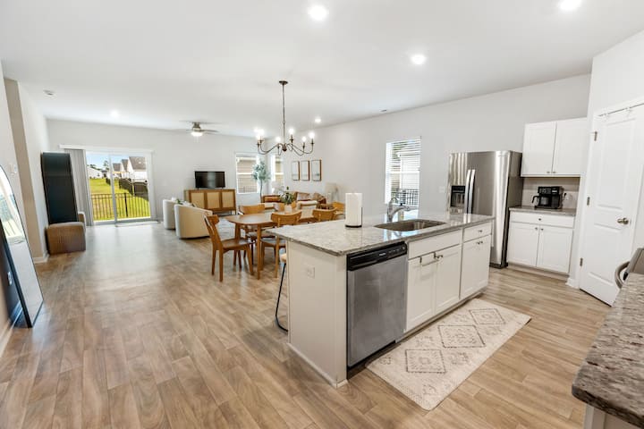 Family Beach Retreat • Fenced Yard• Games• Pets - Southport, NC