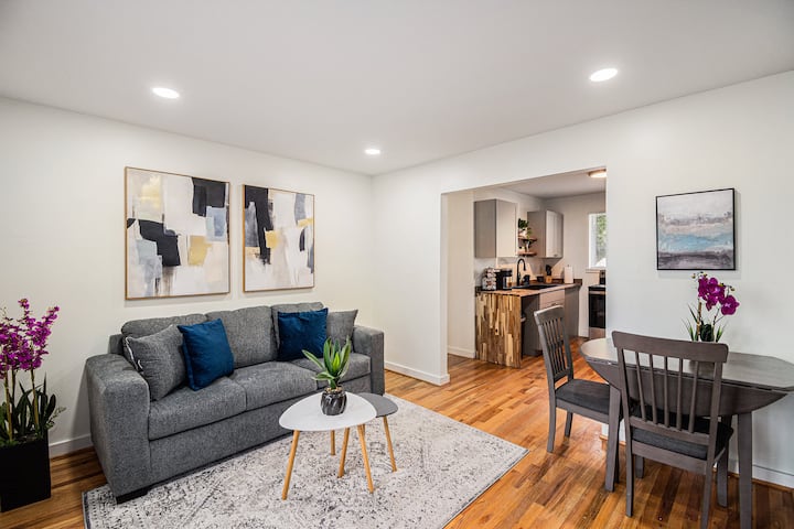 Cozy Luxe 2br Apartment • Free Parking •Birmingham - Birmingham, AL