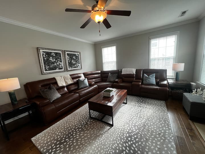 Stylish Homeoasis With Pool And Must See Interior - Raleigh, NC