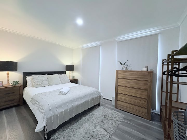 Cozy Comfort Meets Convenience - Werribee Open Range Zoo