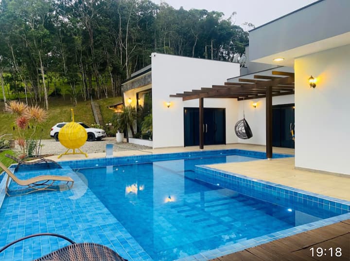 Casa De Campo Com Piscina E Lago Ornamental - Barra Velha