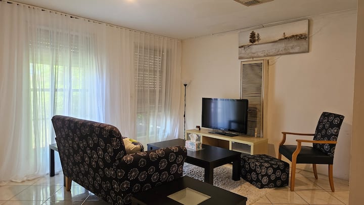 Minimal & Convenient Stay In St Albans - Melbourne