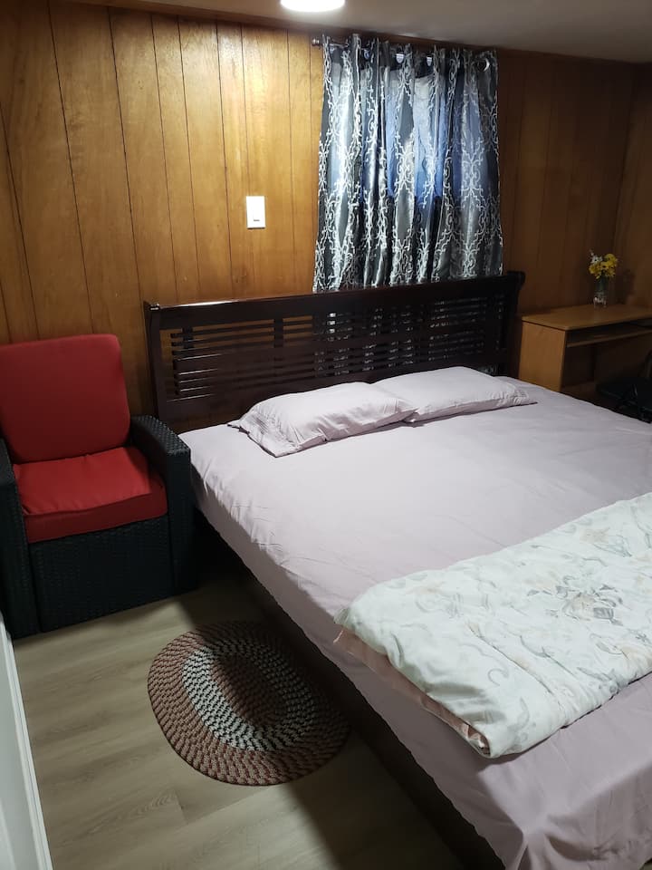 Zahid's Resort For Four Guests - Toronto, ON