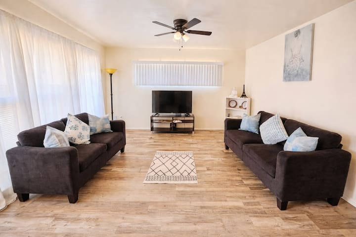 Bright & Cozy Modern Space Near Downtown. - Bakersfield, CA
