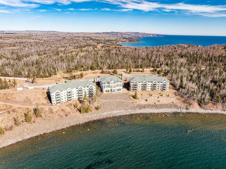 Pool & Hot Tub, Condo, Views, Lakeshore - Two Harbors, MN