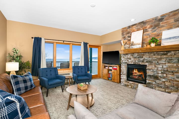 Pool & Hot Tub, Condo, Views, Lakeshore - Two Harbors, MN