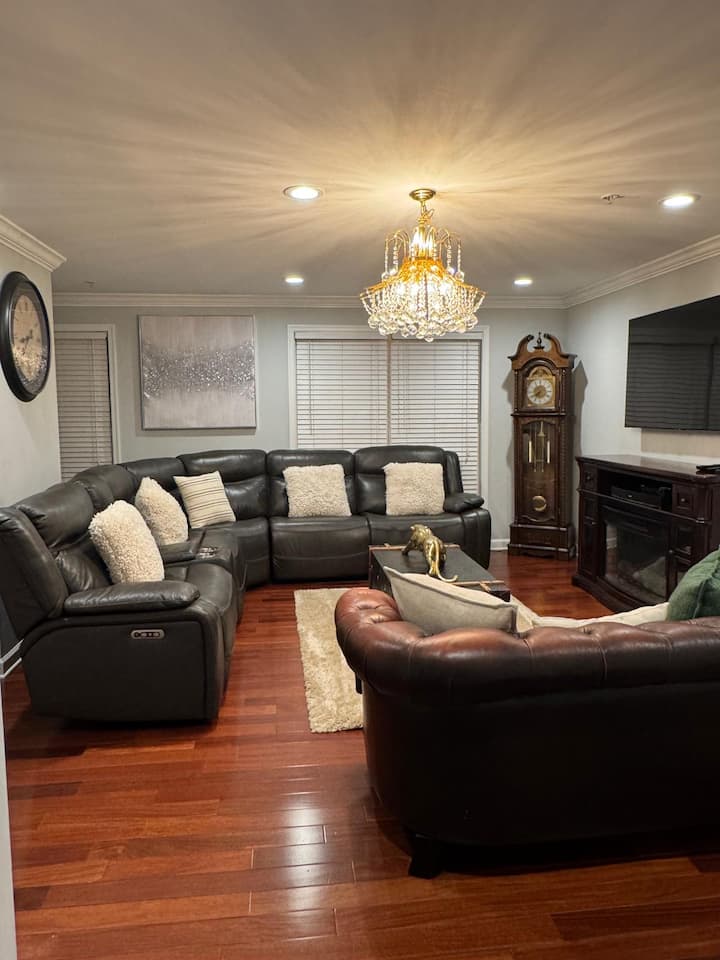 Luxury Townhouse Retreat In Primrose, Glen Burnie. - Glen Burnie, MD