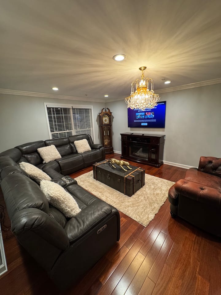 Luxury Townhouse Retreat In Primrose, Glen Burnie. - Glen Burnie, MD