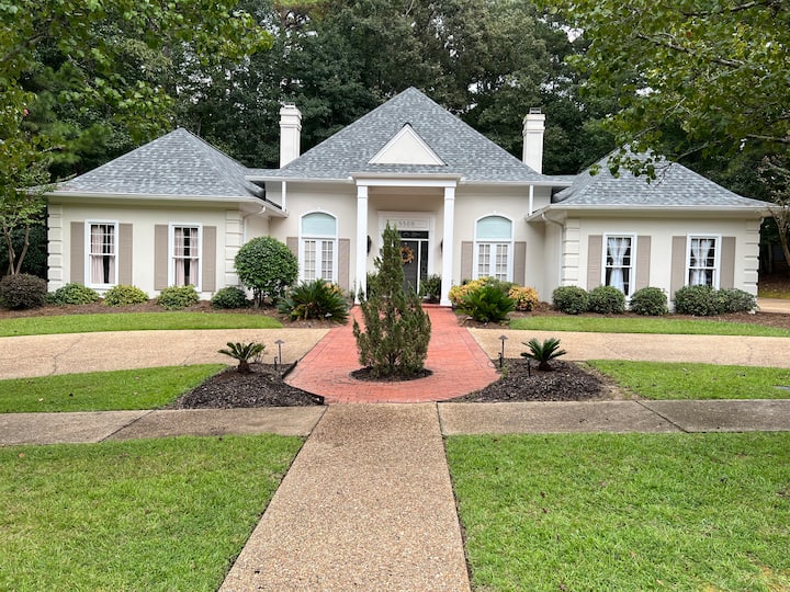 Luxurious Southern Retreat - Meridian, MS