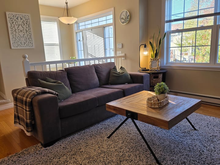 Welcome To The Suburban Cottage - 