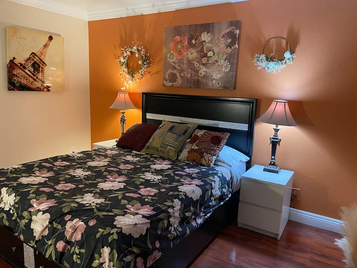 Cozy 2br/2ba Retreat By Strip | Pool Included - Tropicana Las Vegas - a DoubleTree by Hilton Hotel
