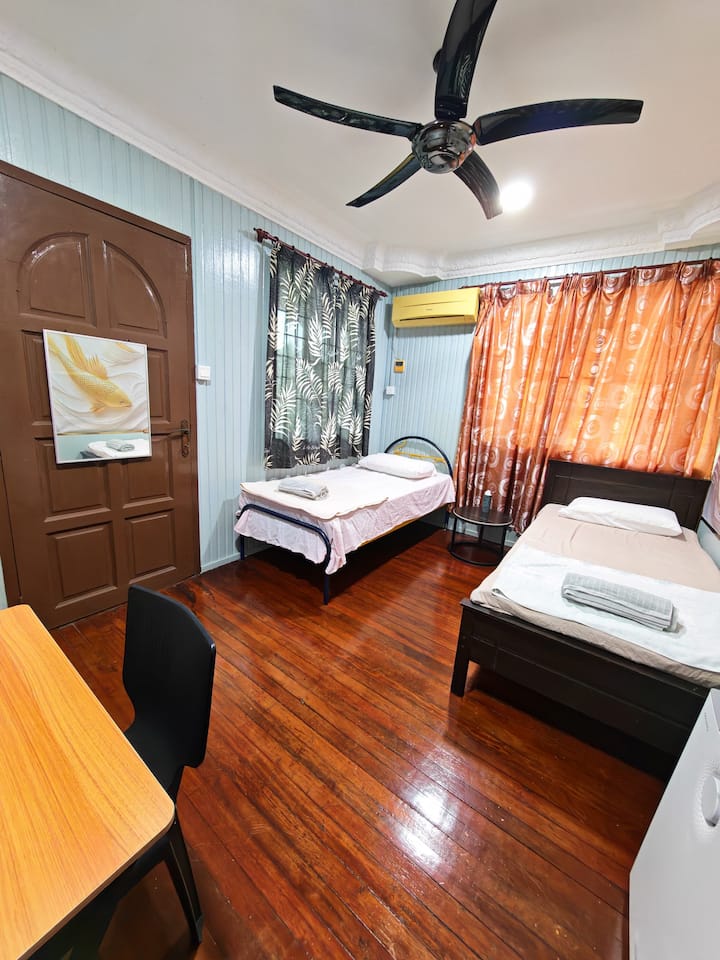 (Room 02)
Twins Single Bedroom+shared Bathroom - Sandakan