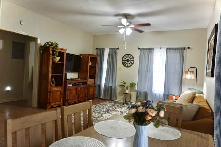 Casita In Beautiful Heights - Laredo, TX