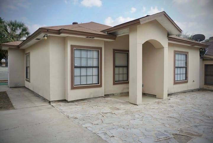 Casita In Beautiful Heights - Laredo, TX