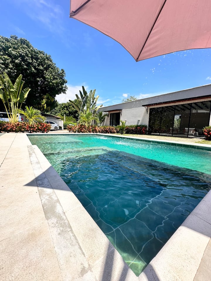 Casa Privada Con Turco/jacuzzi Y Empleada Incluida - San Jerónimo