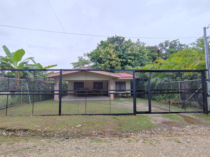 Lugar Seguro, Con Acceso A Playas Y Nicoya Centro -