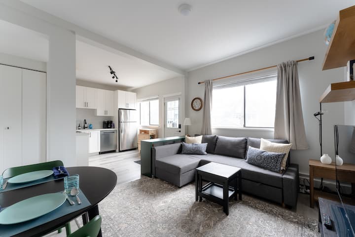 Renovated Heritage Apartment In Mount Pleasant - Vancouver