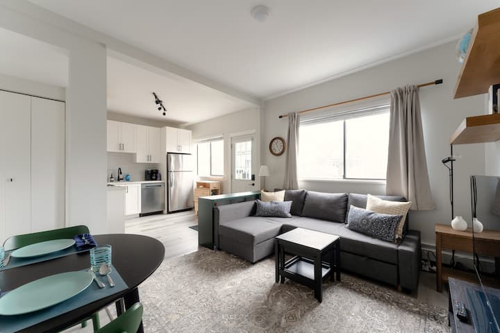 Renovated Heritage Apartment In Mount Pleasant - Vancouver