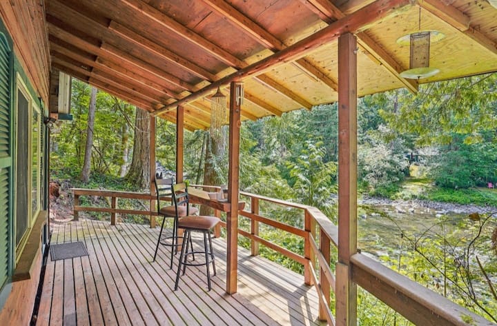 A-frame Cabin On The River - North Bend, WA