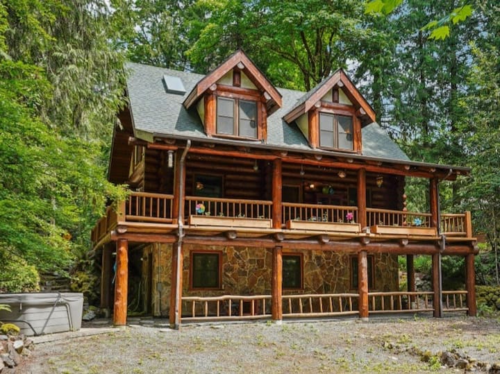 North Fork Retreat - Entire Property (Two Homes) - North Bend, WA