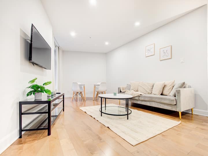 Elegant & Calm 2-bdr Suite | Free Parking - Longueuil