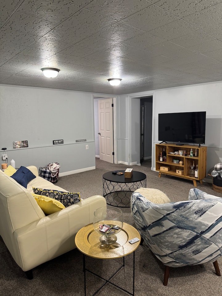 Bright Basement Retreat W/ Natural Light - Ogden, UT