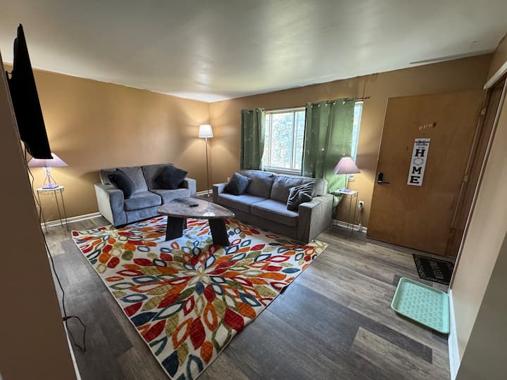 Jetsetters Runway Retreat - Detroit Metro Wayne County Airport (DTW)