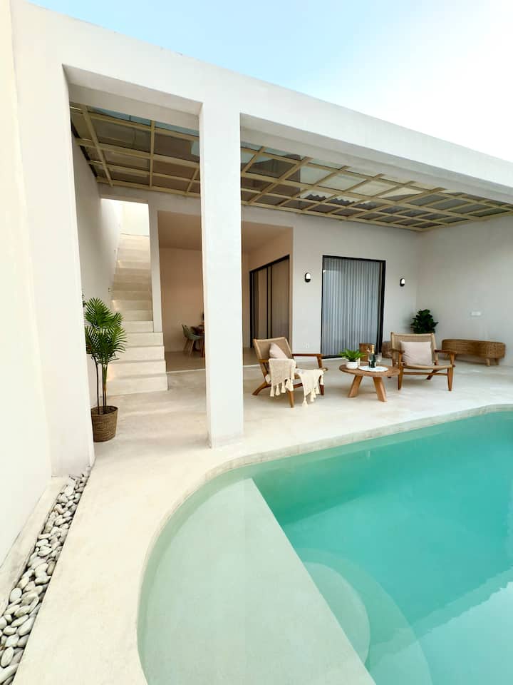 White Sun Villa 01 Private: Pool, Rooftop & Cinema - Jimbaran